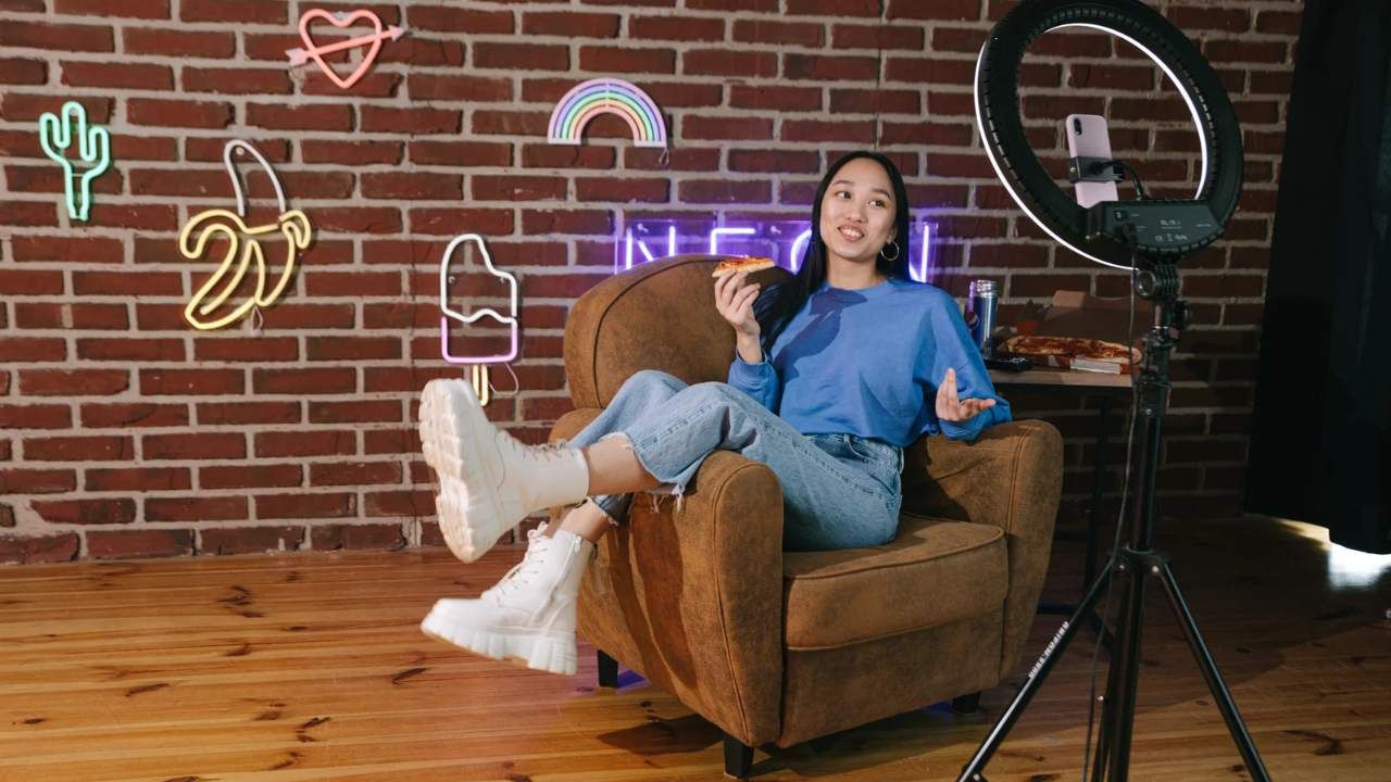 Streamer là gì? Mức lương của Streamer khủng ra sao?