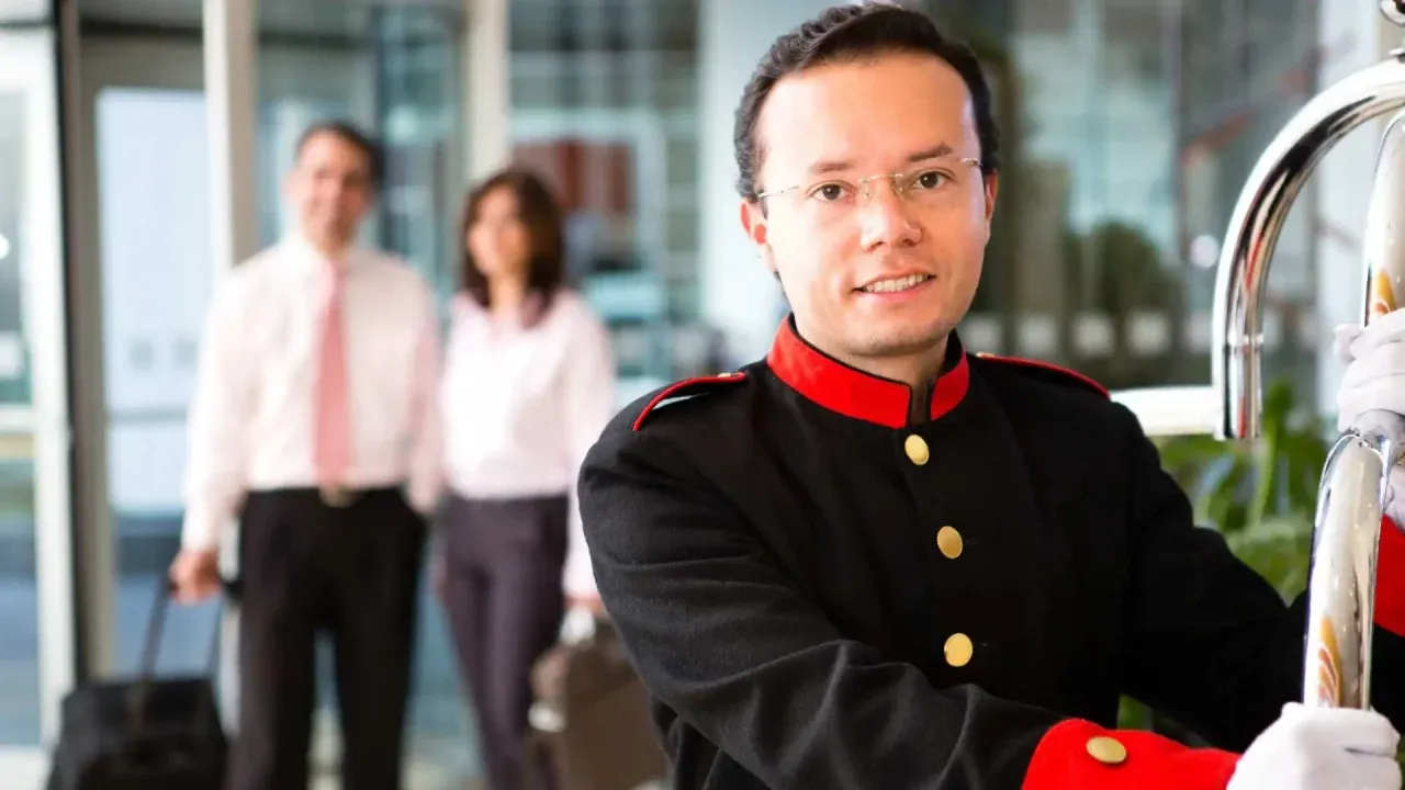 Bellman là gì? Lương Bellman có cao không, lộ trình thăng tiến thế nào?