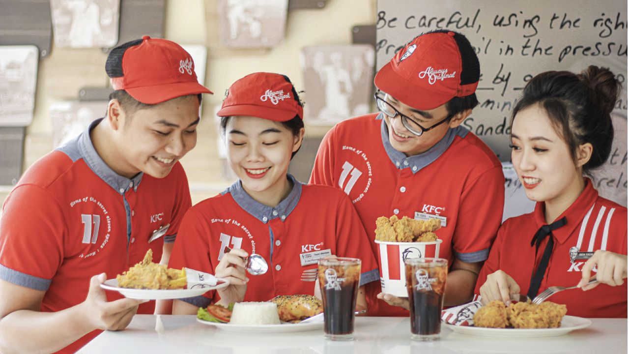 KFC tuyển dụng dễ không, lương nhân viên KFC bao nhiêu 1 giờ?