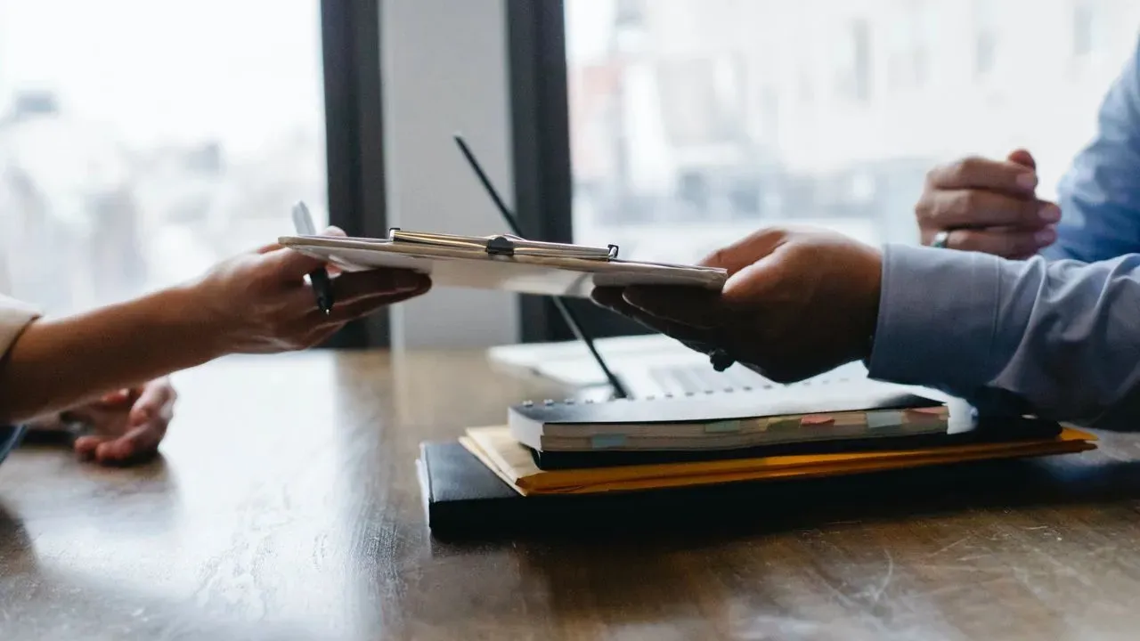 Signing Bonus là gì? Cách dùng Signing Bonus hiệu quả để thu hút nhân tài